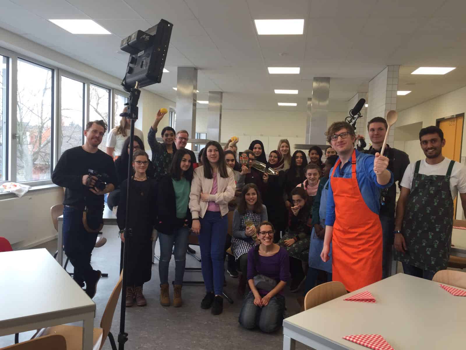 „We Care“ in der Sendung „neuneinhalb“ – Marie-Kahle-Gesamtschule der ...