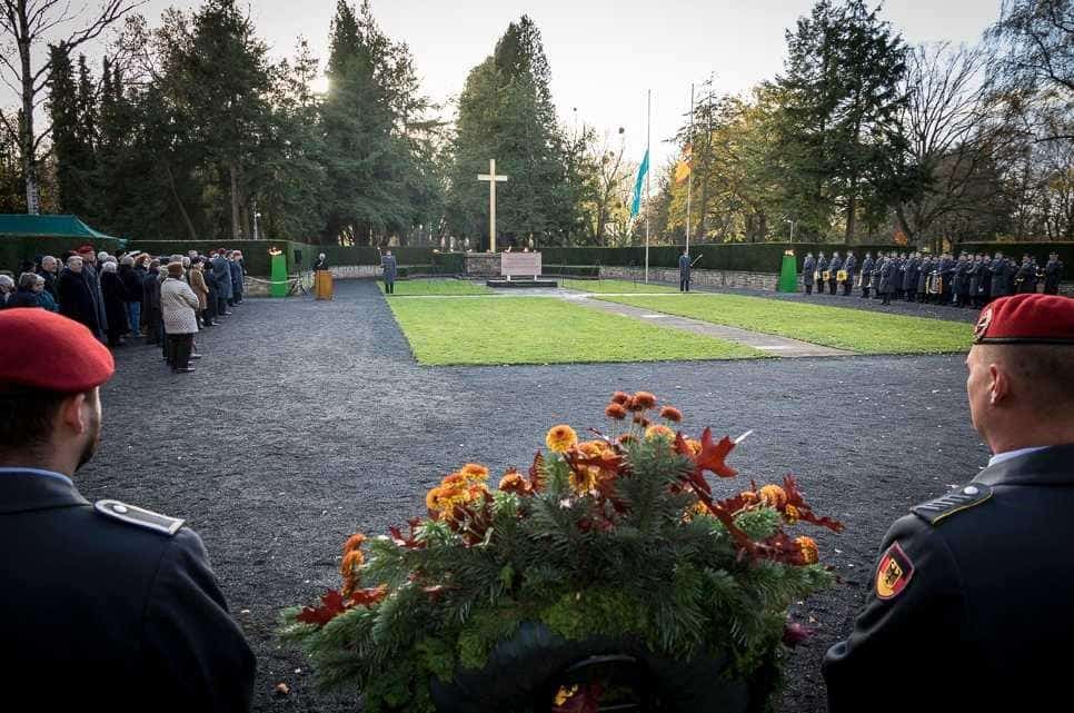 Marie Kahle Schüler*innen gedenken am Volkstrauertag den Opfern der ...